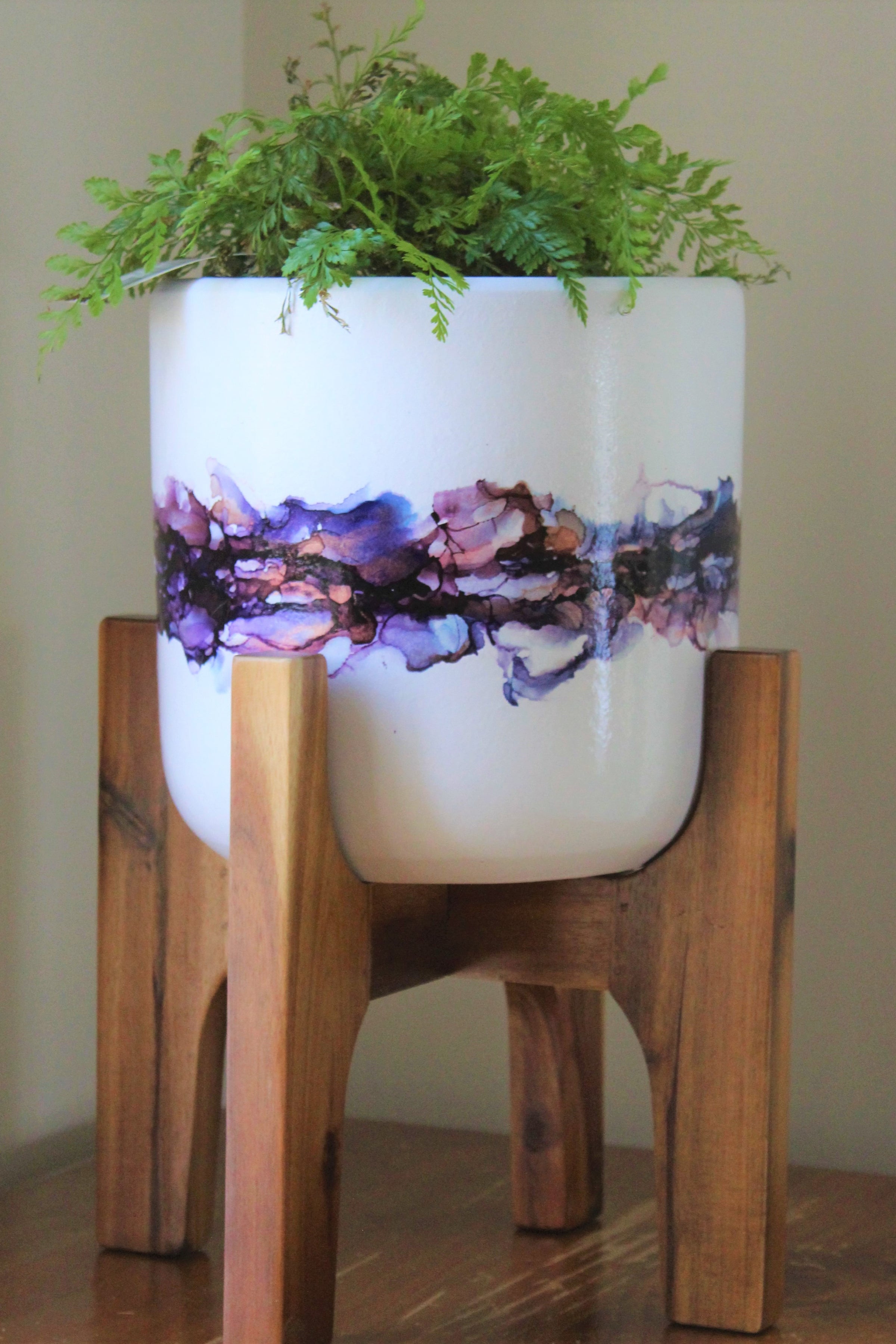 Planter Pot with Acacia Stand | Allettare Dezigns